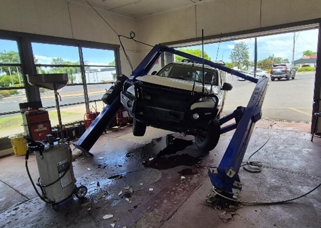 Vehicle hoist anchor failure | WorkSafe.qld.gov.au